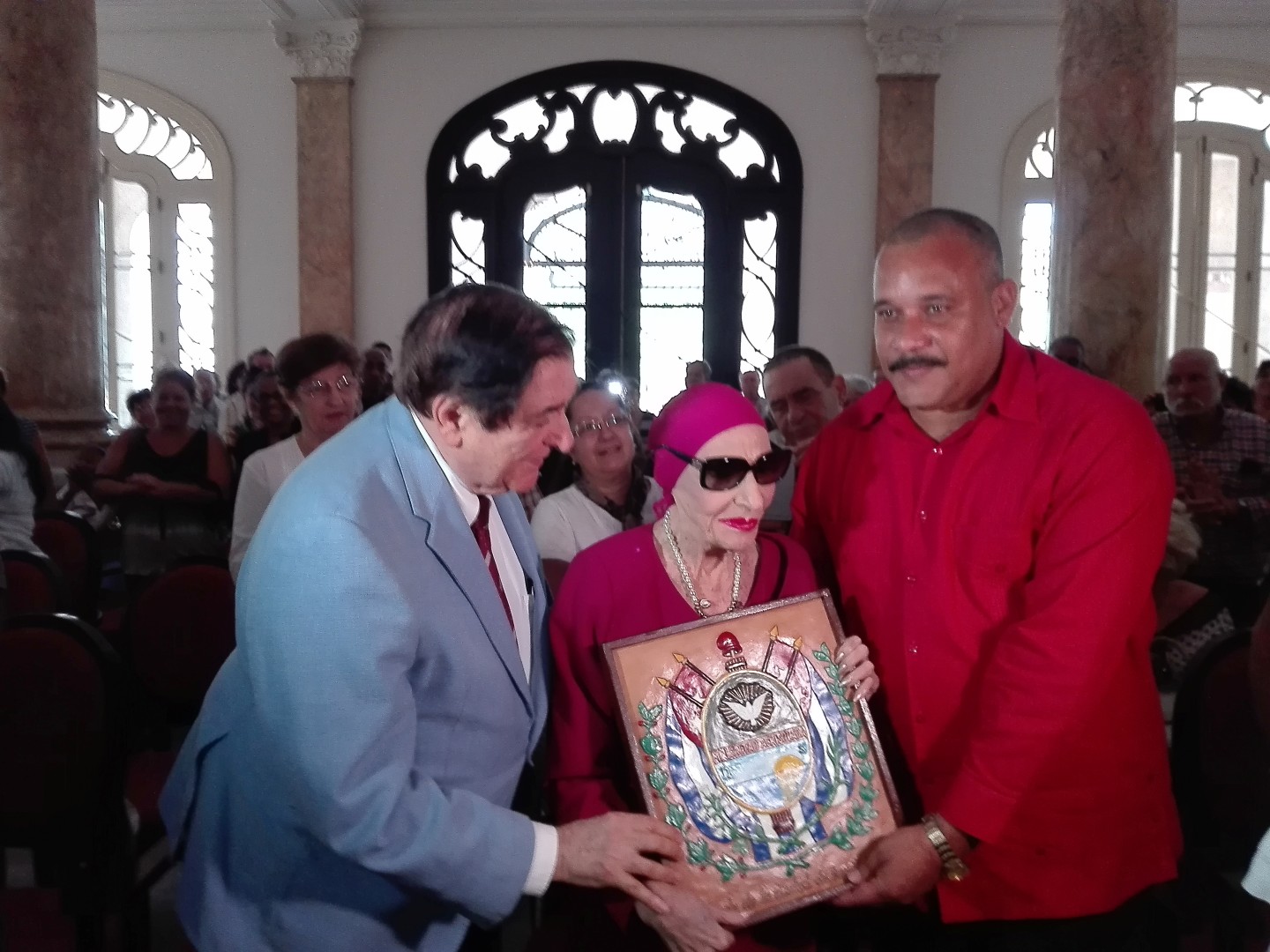 Recibe Alicia Alonso el Escudo de la Ciudad de Sancti Spíritus – Escambray